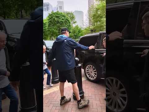 Angus Young Leaving Boston To Go To Gillette Stadium #acdc #gibson #angusyoung #gilletestadium