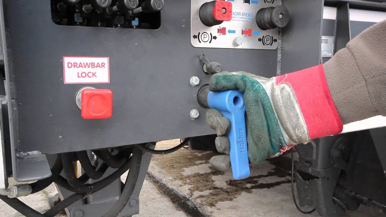 Coupling a drawbar trailer
