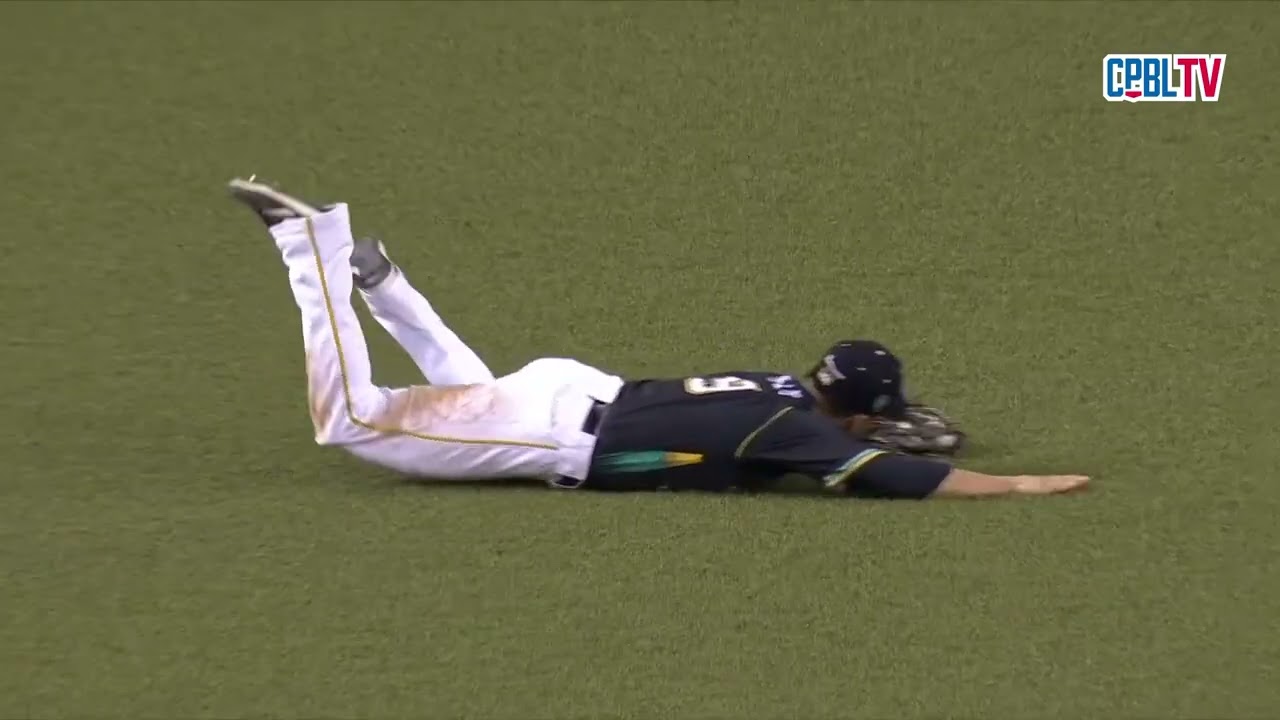 [分享] 王柏融精采撲接美技之二 - 看板Baseball - PTT網頁版