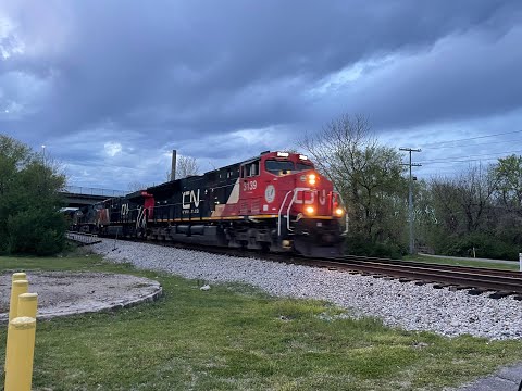 CN 3139 ET44AH Leads B210 at Murfreesboro, TN