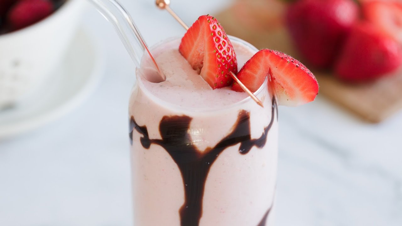Chocolate Drizzle Strawberry Milkshake Recipe