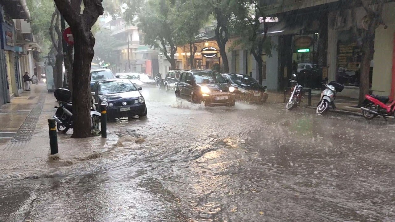 Κακοκαιρία: Πλημμύρες σε Βαρυμπόμπη, Γλυφάδα, Καλλιθέα, Μοναστηράκι ...