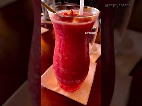 INDULGE IN HAWAIIAN FLAVORS: A Guide to Eating at Hula Grill in Waikiki, Hawaii #shorts