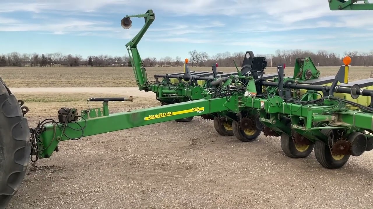 BigIron Online Auction 4-5-2023 =HV3373=John Deere 1760 MaxEmerge Plus 12R30” Row Crop Planter