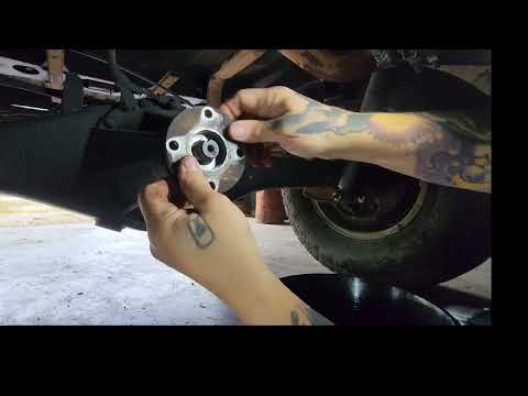 How to change out a pinion seal. Very easy. Toyota Tundra, T100, 4runner, Tacoma and most all others
