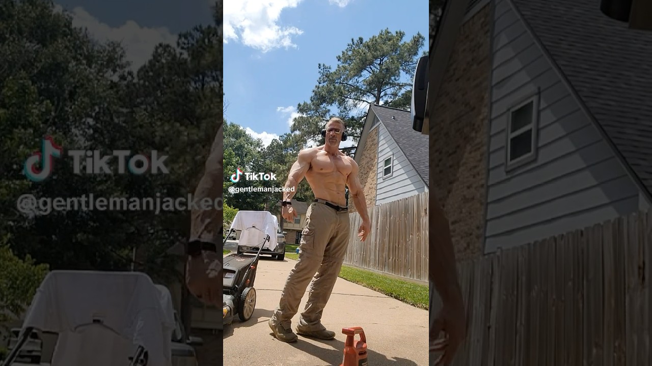 Your Ripped Neighbour Flexing #shorts #muscle #flex #abs #biceps #sixpack #bodybuilding