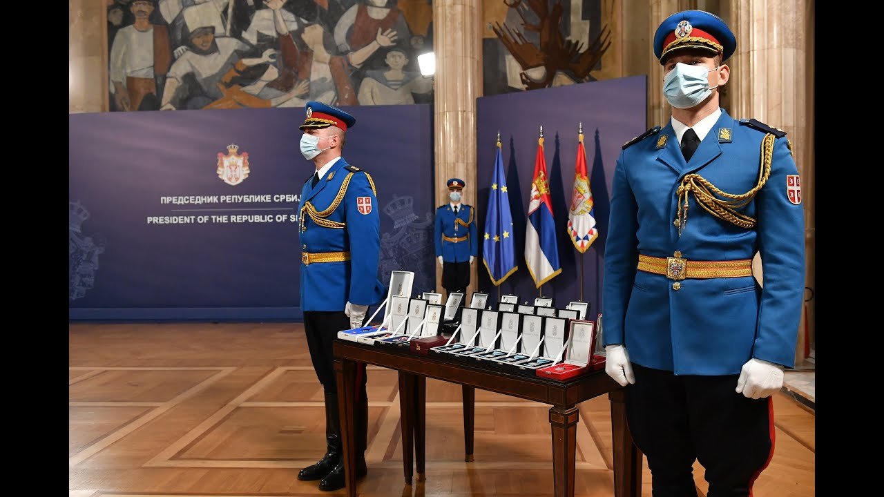 Predsednik Aleksandar Vučić // Odlikovanja predsednika Republike uručena pripadnicima MO i VS
