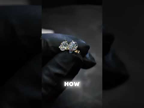 If your diamonds don’t hit like this…DM us for custom pieces or cleaning #diamond #jewelry