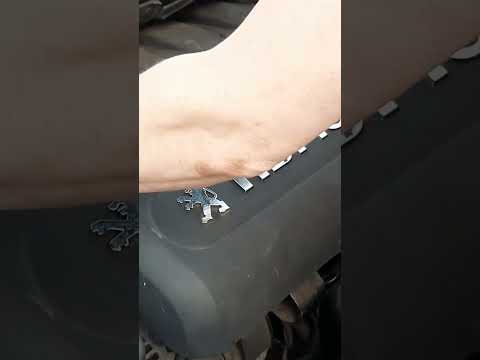 peugeot 307 2.0 hdi 16v engine cover removal. lift & pull.