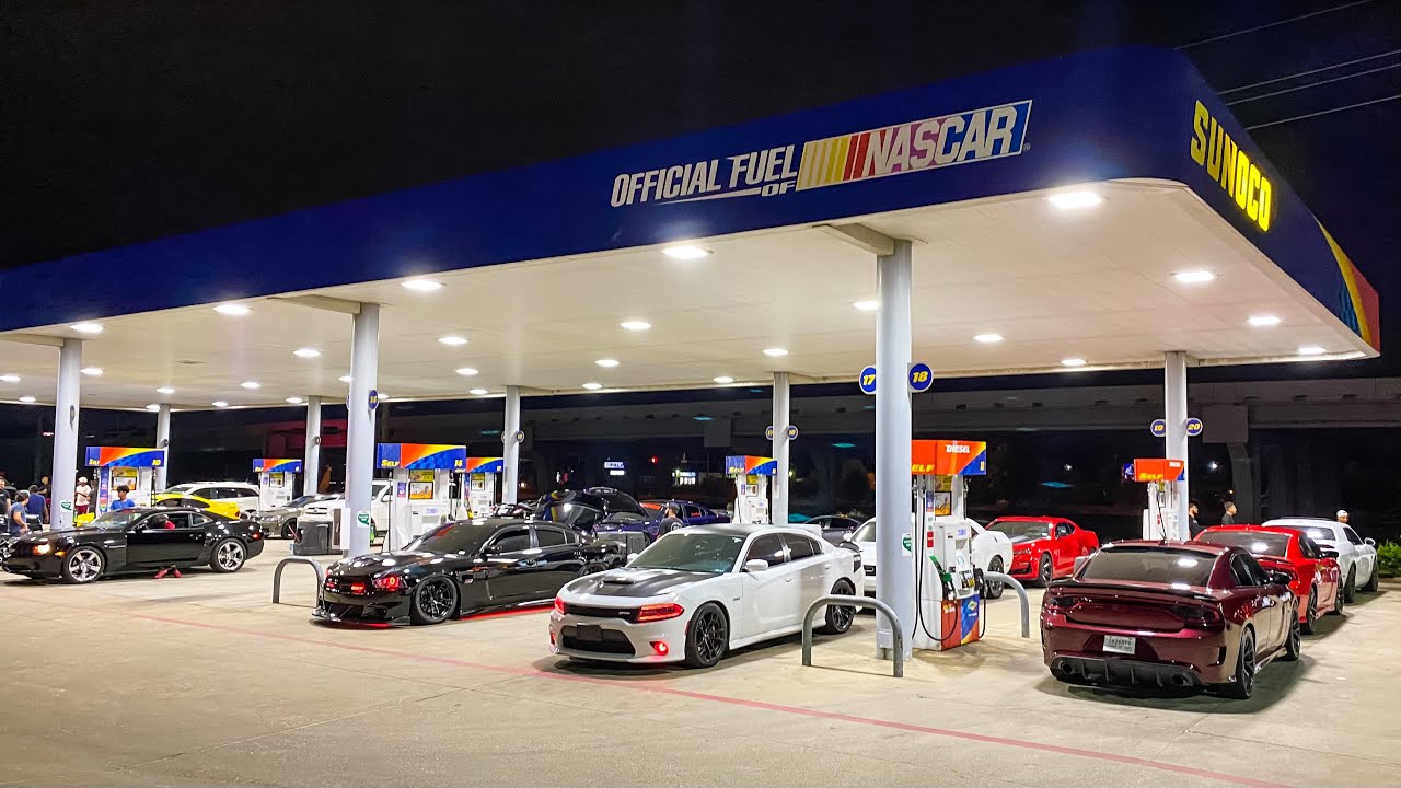 RACE CARS TAKEOVER SUNOCO GAS STATION IN HOUSTON TX! *COPS WERE CALLED*