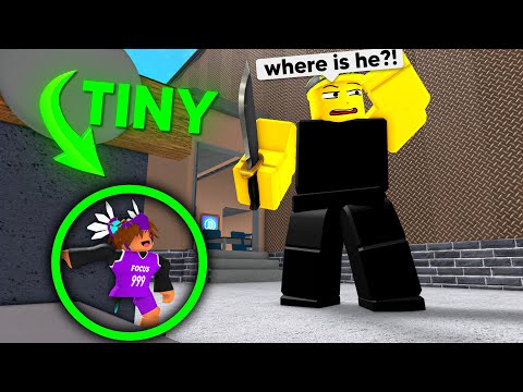 Cheating With SMALLEST AVATAR in MM2.. (Murder Mystery 2)