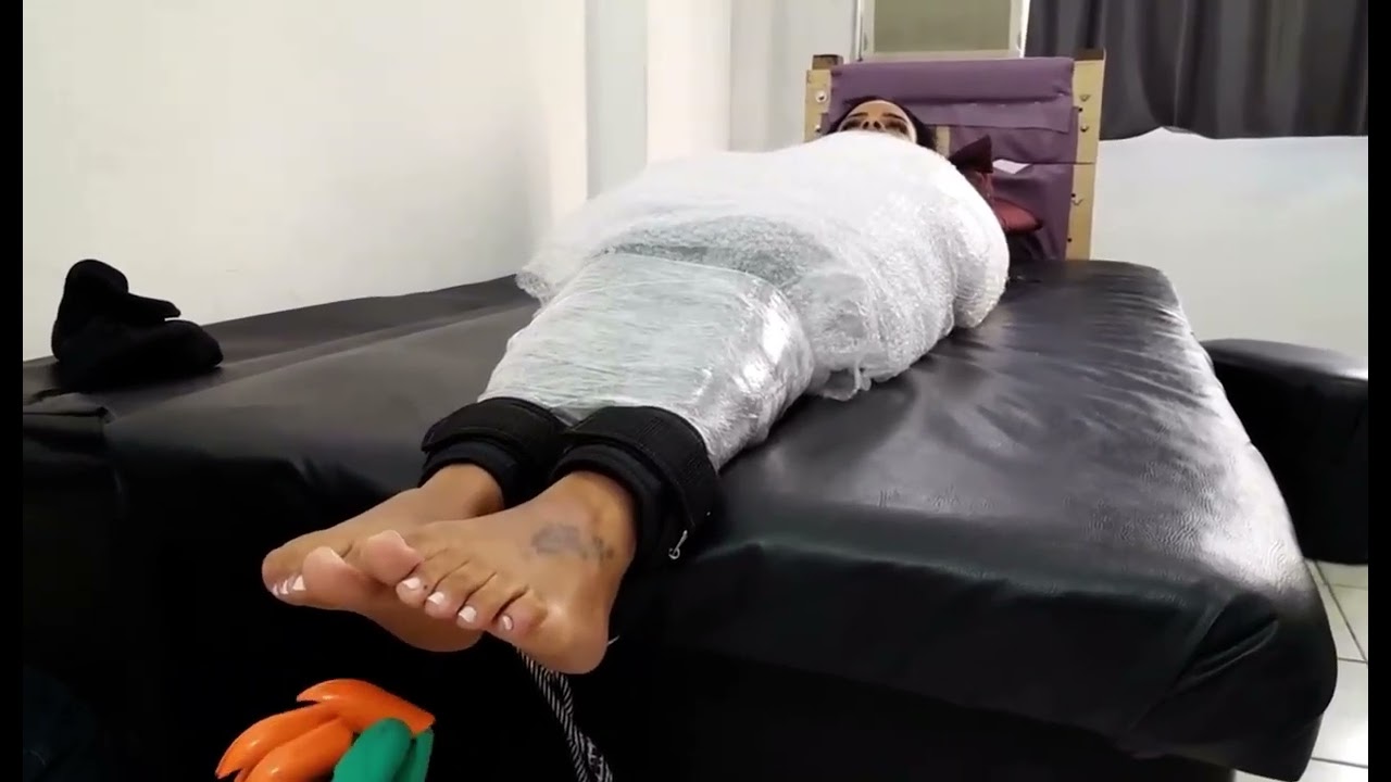 TICKLING FEET BRAZILIAN GIRL