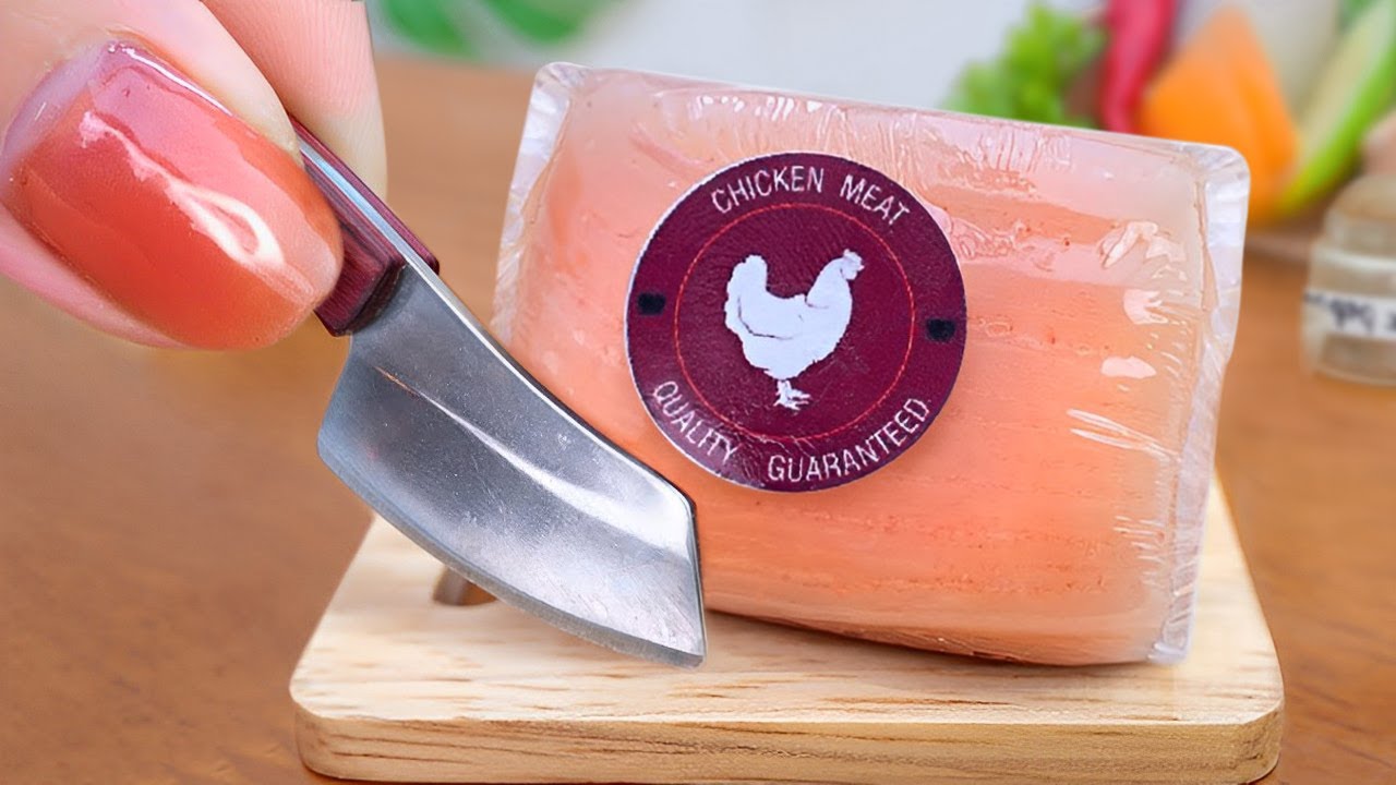 Mini Shopping Chicken in Supermarket and Make Chicken Warp in Miniature Kitchen