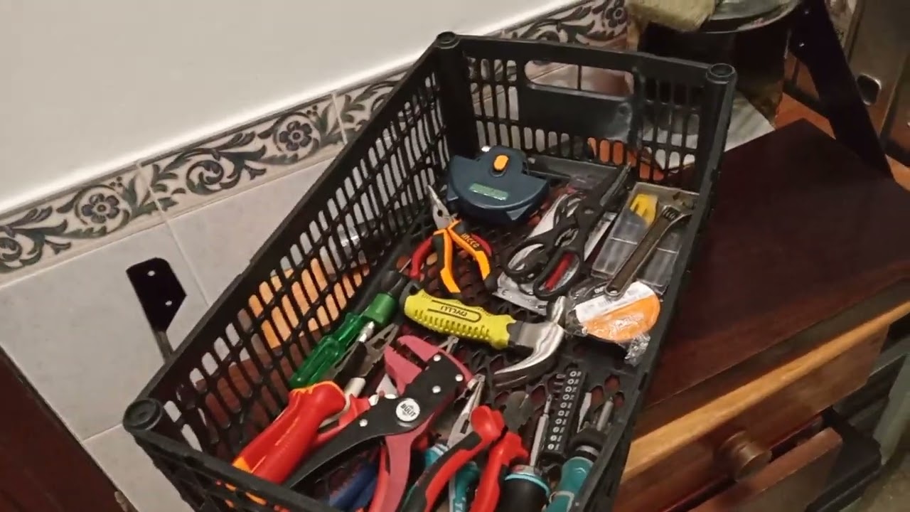 Mario Humberto Carreño gives away a new version of Packout for the poor