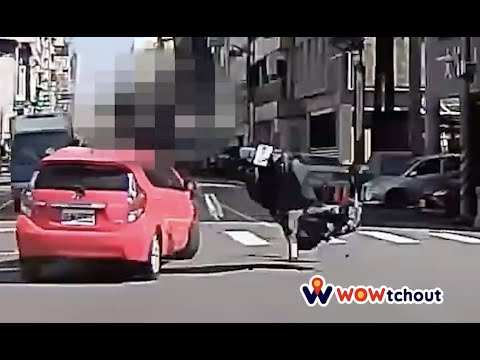 【車禍影片】 機車撞汽車（2022.12.07 台中市西區中華路一段與民權路口 | WoWtchout - 地圖型行車影像分享平台