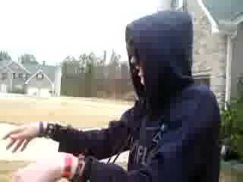 Dumb fuck breaks a skateboard on his head