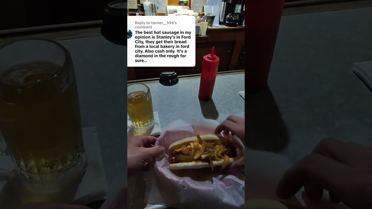 Stanley’s Bar & Grille out in Ford City, PA 📍Kept it classic with the hot sausage.