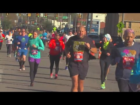 Thousands take part in Tulsa Route 66 Marathon
