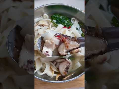 Pan mee ayam sup #shorts #malaysiafoodie #streetfood asian street food #mee #soup
