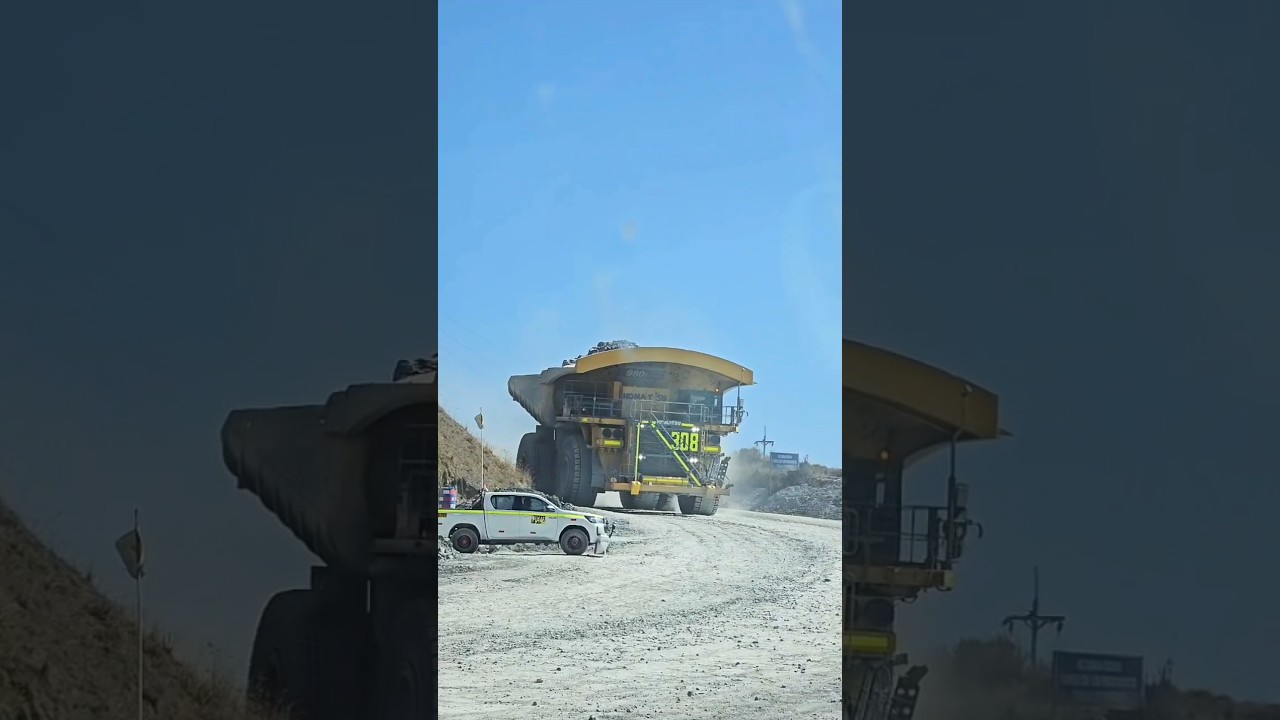 When a large truck passed through the mine #komatsu #machinery #mining