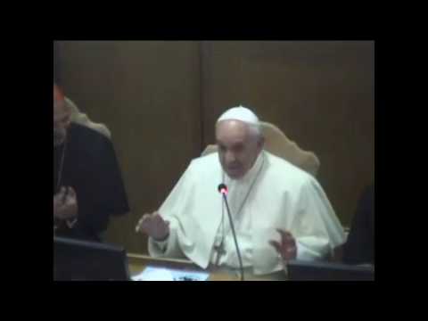 Visita Pontefice a Genova: Papa Francesco scherza con il Cardinal Bagnasco