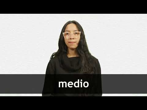 English Translation of “MEDIO” | Collins Spanish-English Dictionary