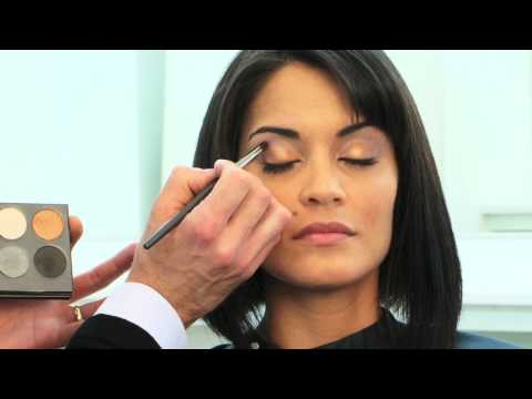 How to Create an Evening Holiday Make-up Look Tutorial (Part 2)