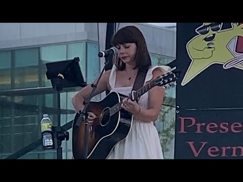Hire Kelli Moyle - Singing Guitarist in Salt Lake City, UT | GigSalad