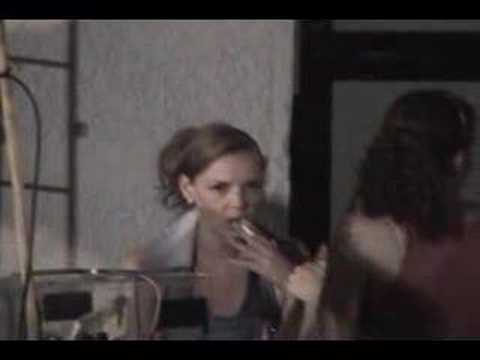 Katherine Heigl smoking on the set of 27 Dresses