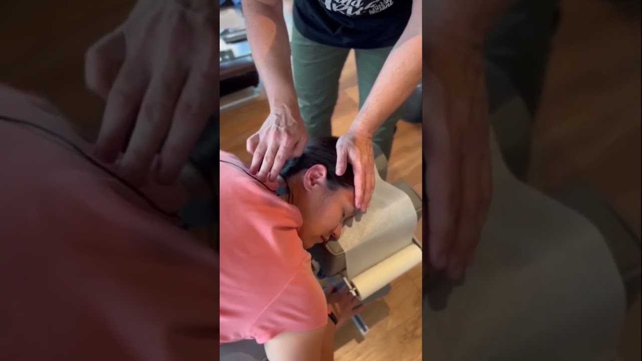 Chiropractic Adjustment Treats Text Neck And Reduces Neck Hump #chiropracticadjustment