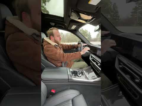 Interesting new features inside the 2023 BMW X7 M60i