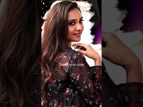 Actress Smruthi Venkat New Cute Photos shorts #Tamil #Movies #Actress #SmruthiVenkat