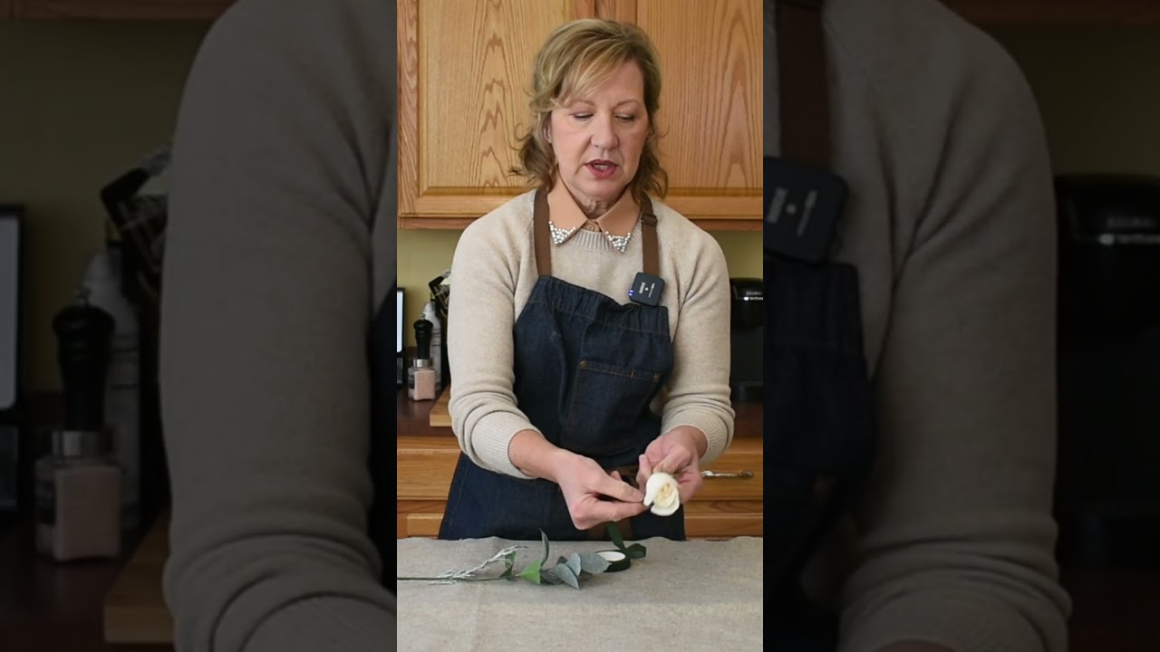 Boutonniere Speedy Tutorial - Prom DIY #flowertutorial  #floraldesign