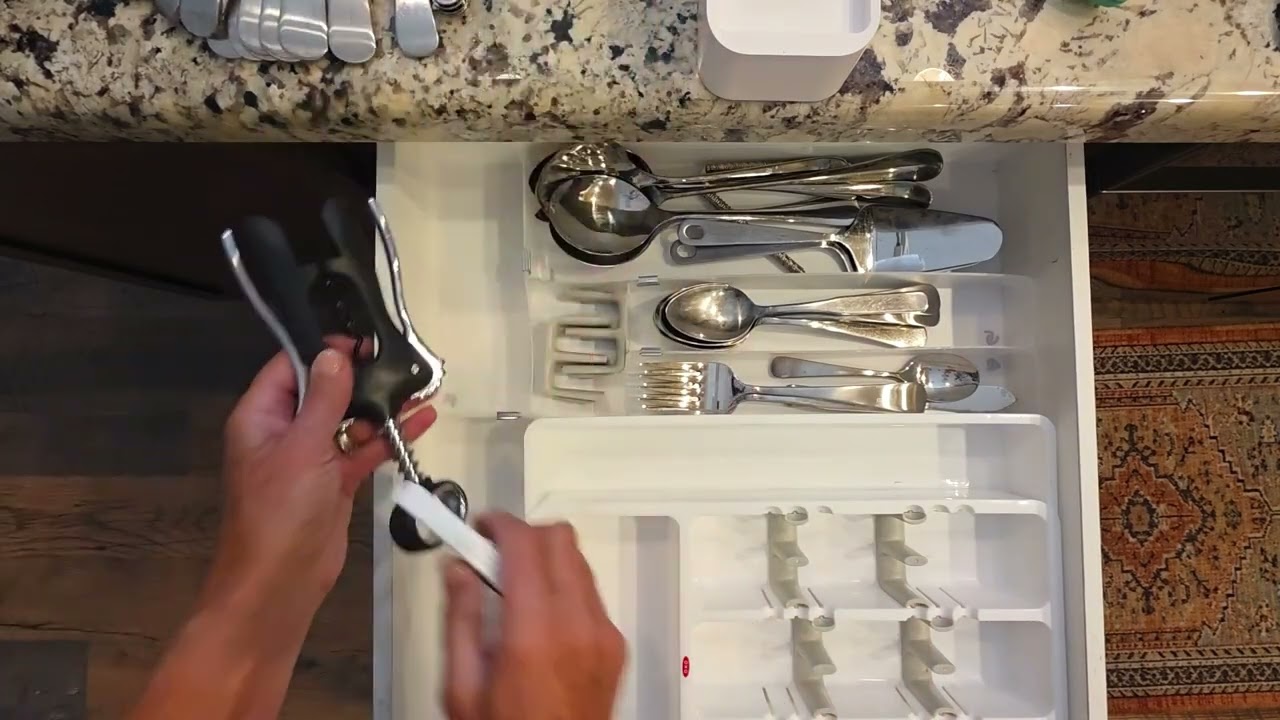 Easy Silverware Drawer Makeover with 1.5
