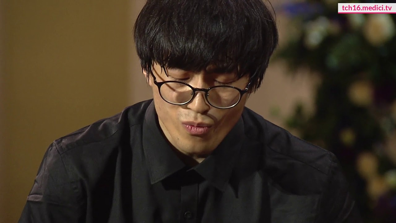 Do-Hyun Kim plays Chopin Etude Op. 10 No. 8 in F Major