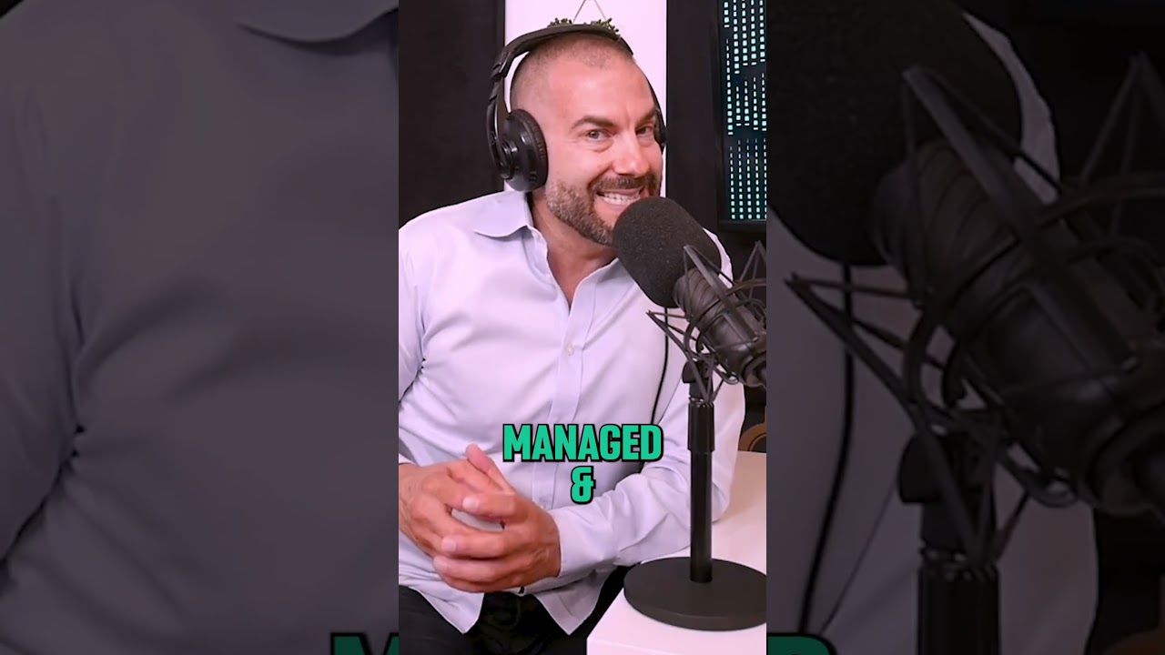 What is a general contractor?