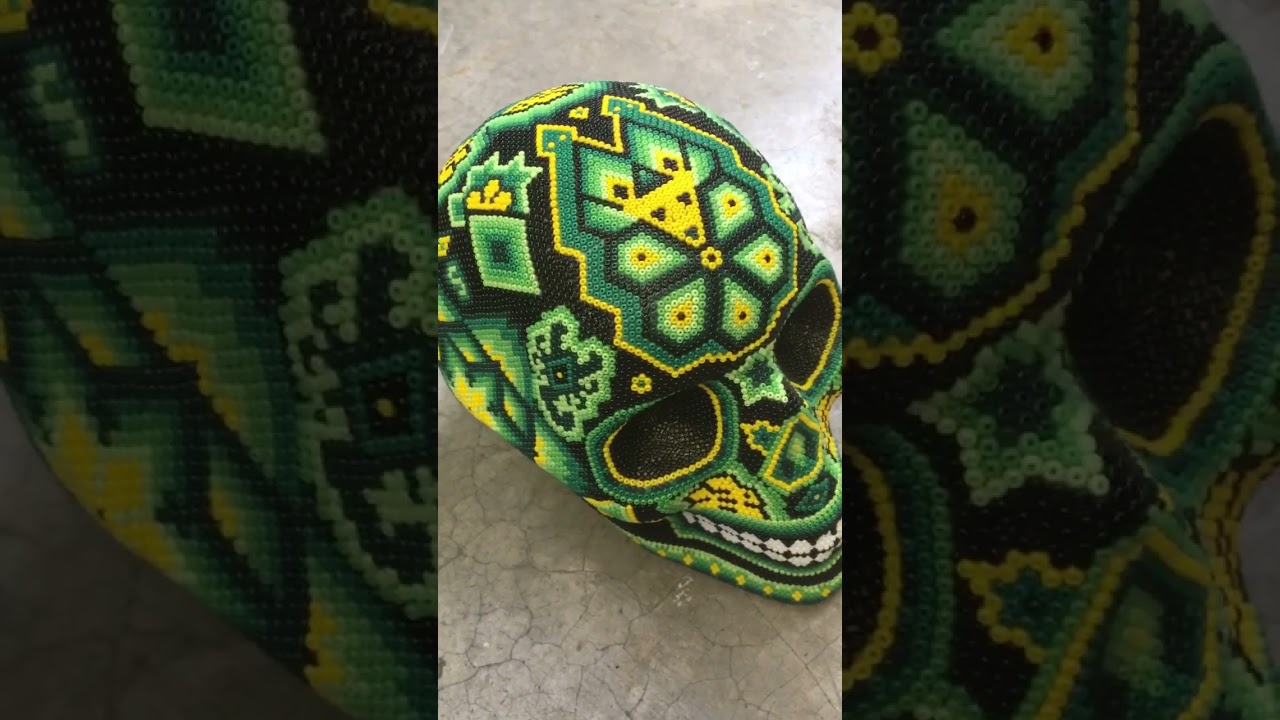 #arte #artewixarika #short  Calavera decorado con chaquira checo en cera de campeche