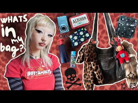 WHAT'S IN MY BAG??!?!!? (daily essentials, favs, secrets)