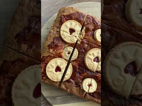 White chocolate blondie filled with jammy dodgers 🍓 #blondie #jammydodger #shorts