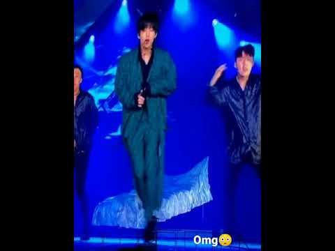 BTS kim taehyung (v) hot singularity performance at concert🤤👑