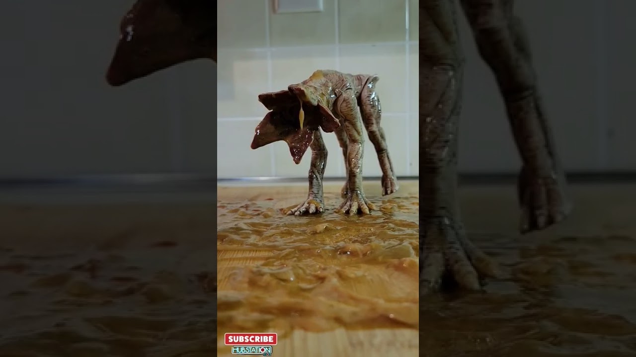 Stranger Things fighting demodog: Kate Bush #Strangerthings