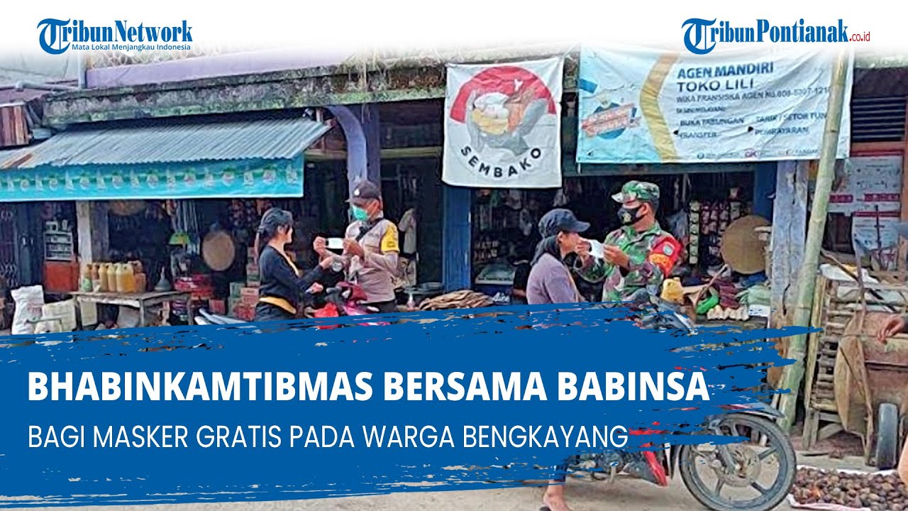 Bhabinkamtibmas Bersama Babinsa Bagi Masker Gratis Pada Warga Bengkayang