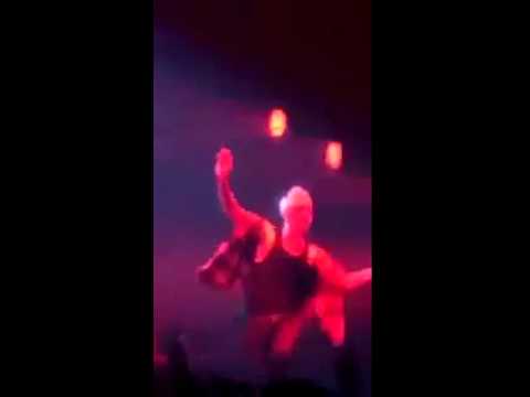 Justin Bieber performing 'Hold Tight' on Purpose Tour in Sacramento, California - ( 15 March)