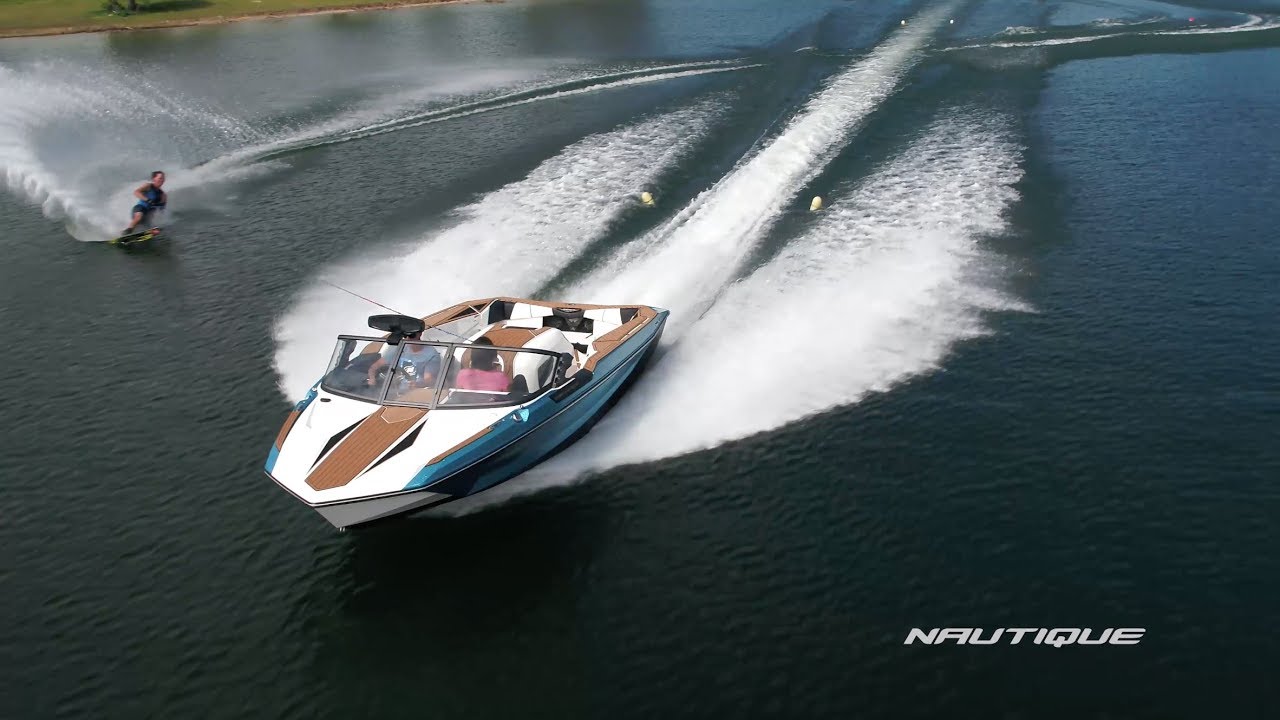 Ski Nautique - Water Ski Sports Boat