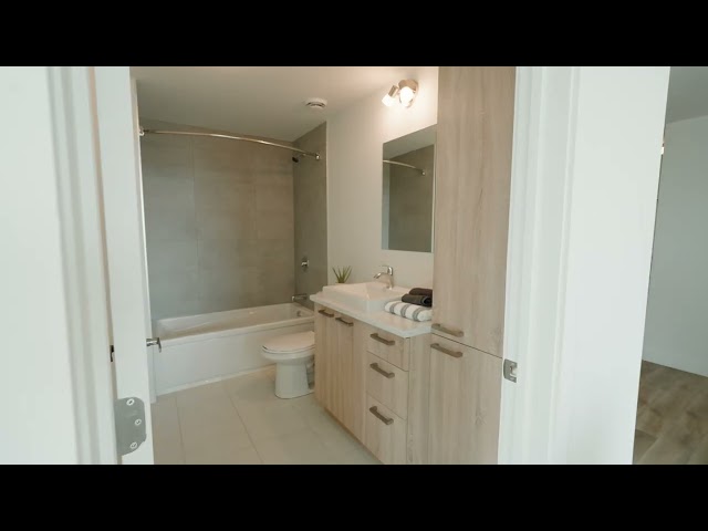 4 1/2 lumineux avec vue piscine | 867 Ave Leo Lacombe Laval | Long Term Rentals | Laval / North ...