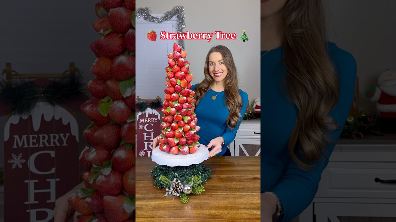 STRAWBERRY TREE 🍓🎄 This would be a great Christmas appetizer! #christmasfood #christmasideas