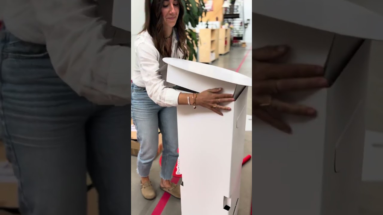 LVH montage PLV carton : stand d'animation magasin pour Strada Marketing