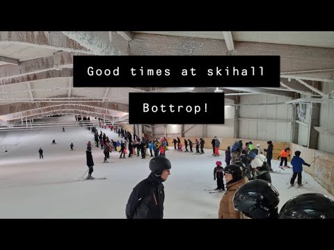 Long lines at indoor ski hal Bottrop!