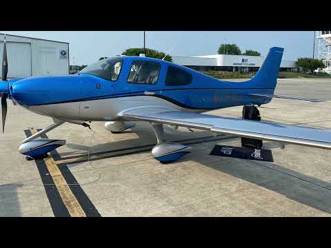 What type of airplanes fly in and out of the Columbus Municipal Airport?