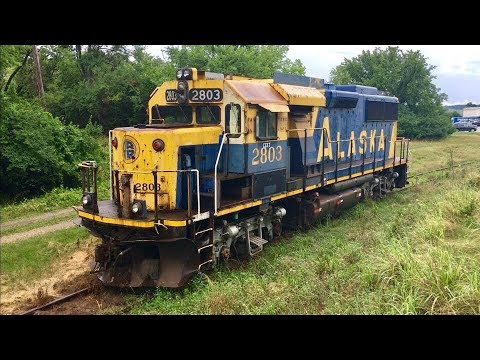 Shortline Railroads, CCET Vs. Indiana & Ohio Railway! Which Is Your Favorite? Check Out This Depot